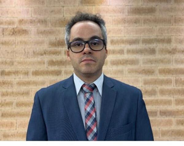 Friburguense lança livro que aborda crimes contra a democracia em que é ...