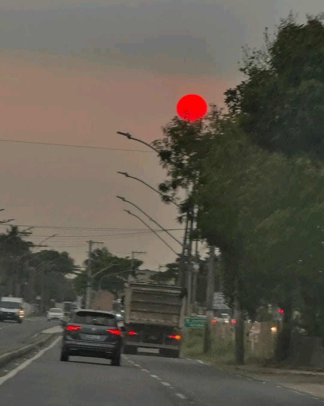 Rio de Janeiro tem “sol vermelho/laranja” e imagem viraliza - EcoSerrano