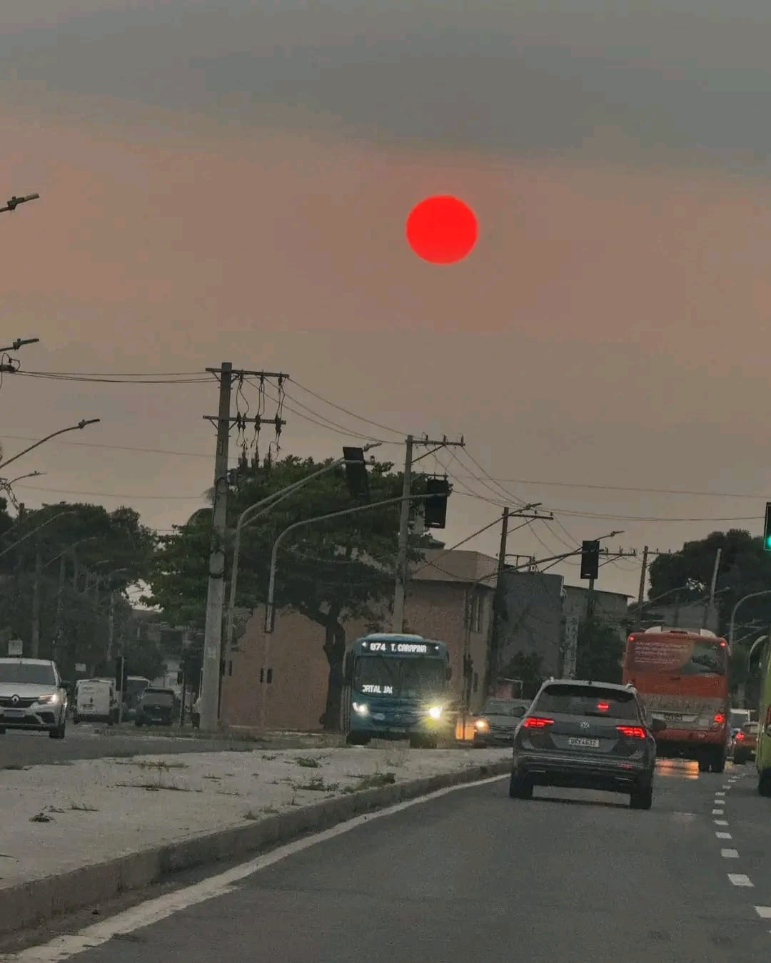 Rio de Janeiro tem “sol vermelho/laranja” e imagem viraliza - EcoSerrano