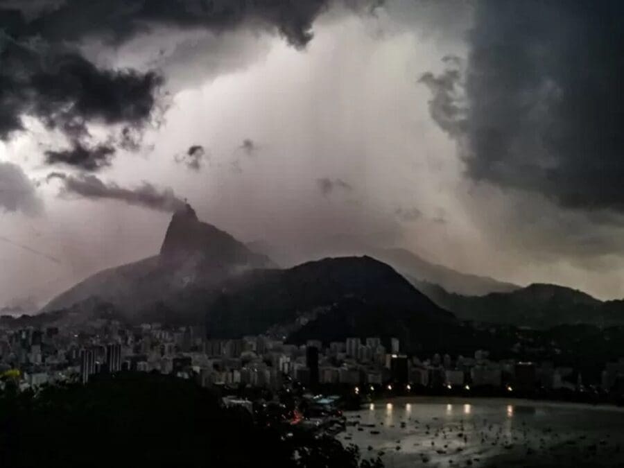 ALERTA URGENTE: Cidades do Rio de Janeiro estão sob risco máximo para ...